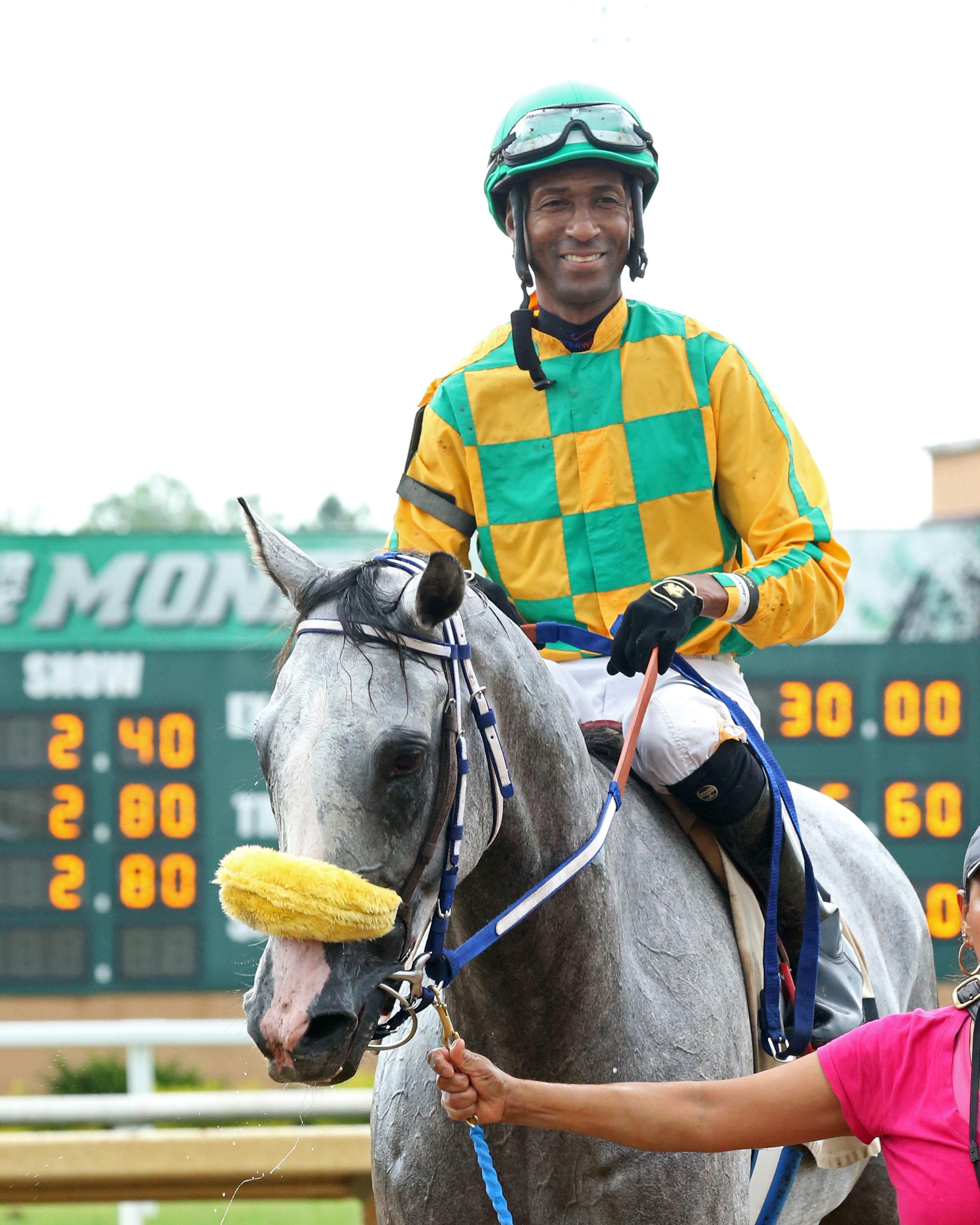 Jockey Deshawn Parker injured in pre-race accident
