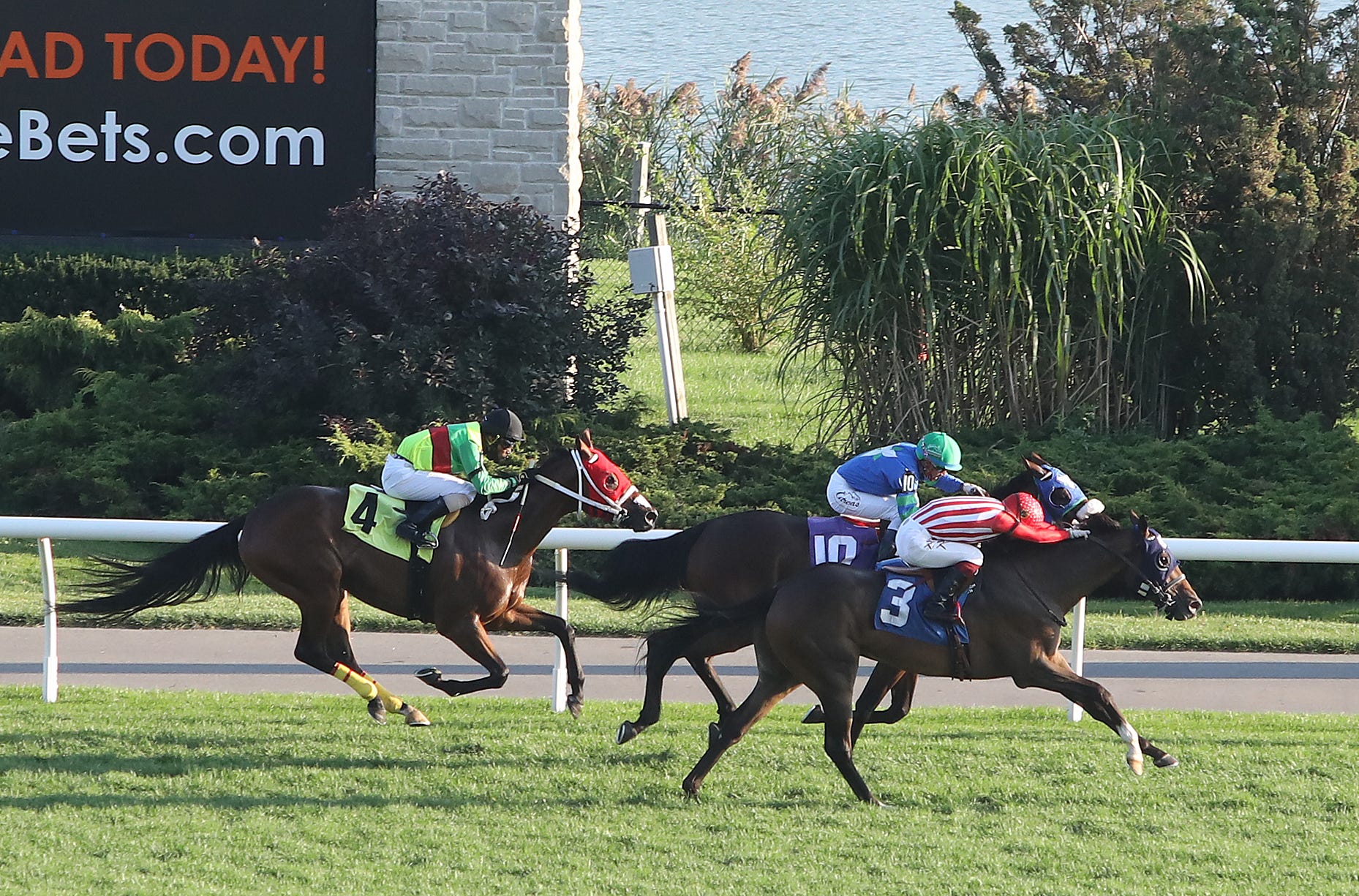 Drexler takes two shots in first leg of Woodbine Turf Sprint Series