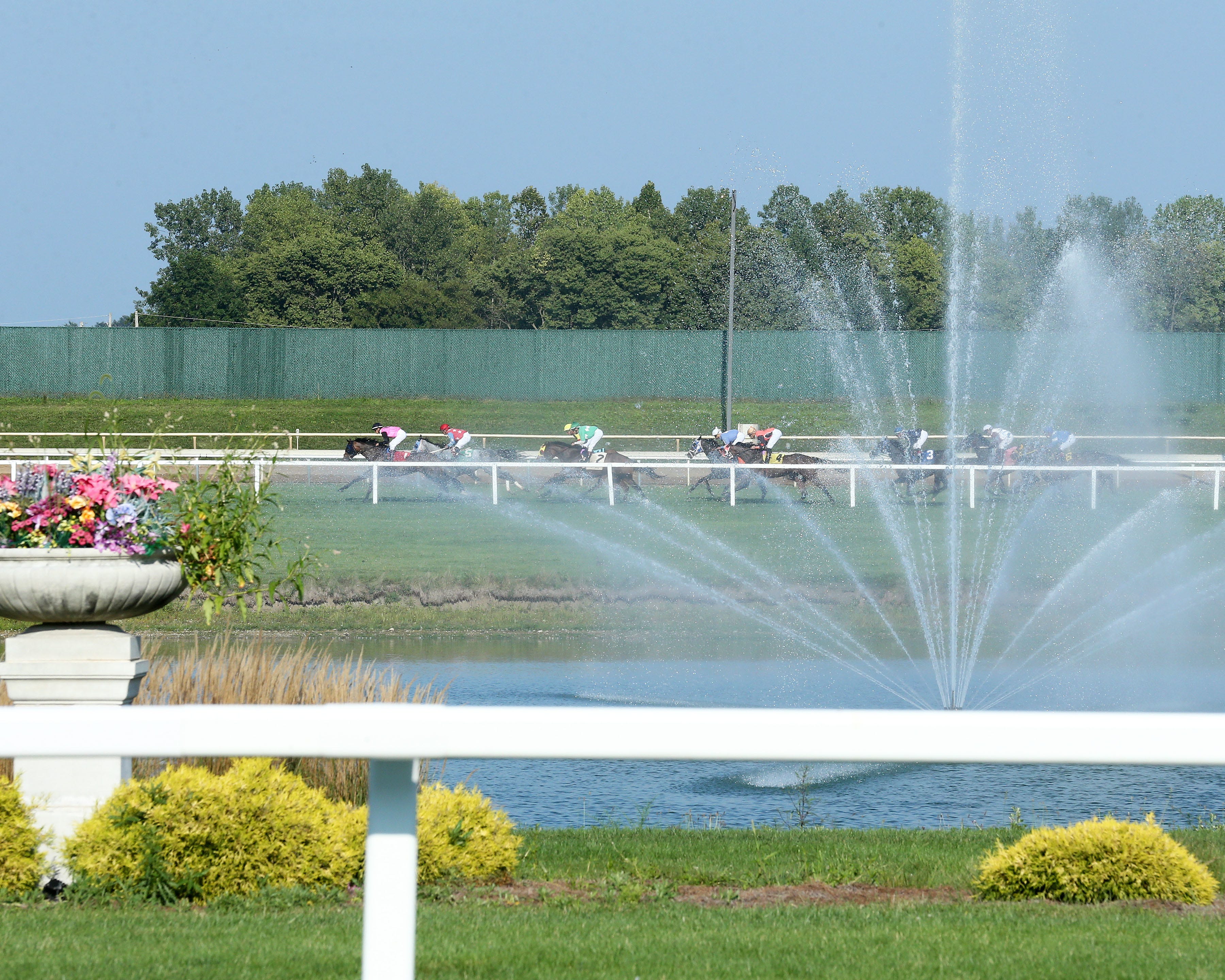 Horseshoe Indianapolis handle up slightly after jumping in 2023