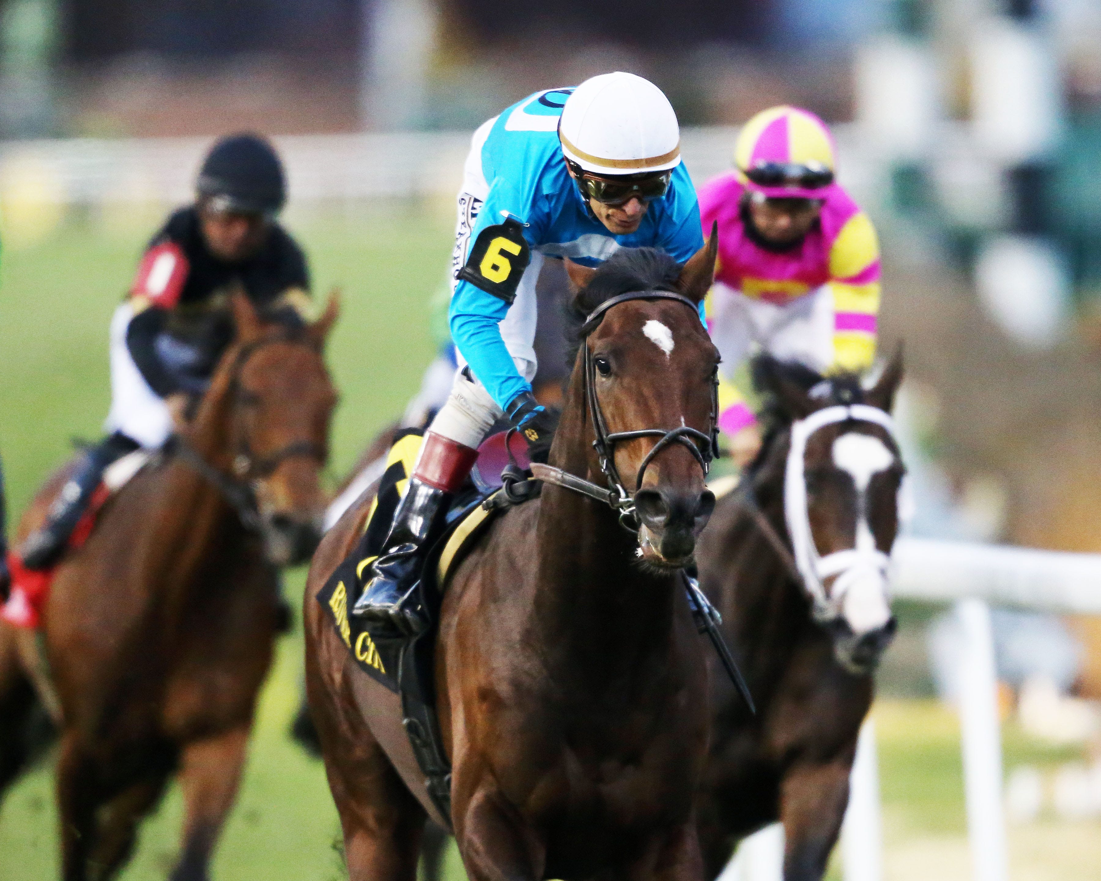 Smokin' T makes it look easy in River City Stakes