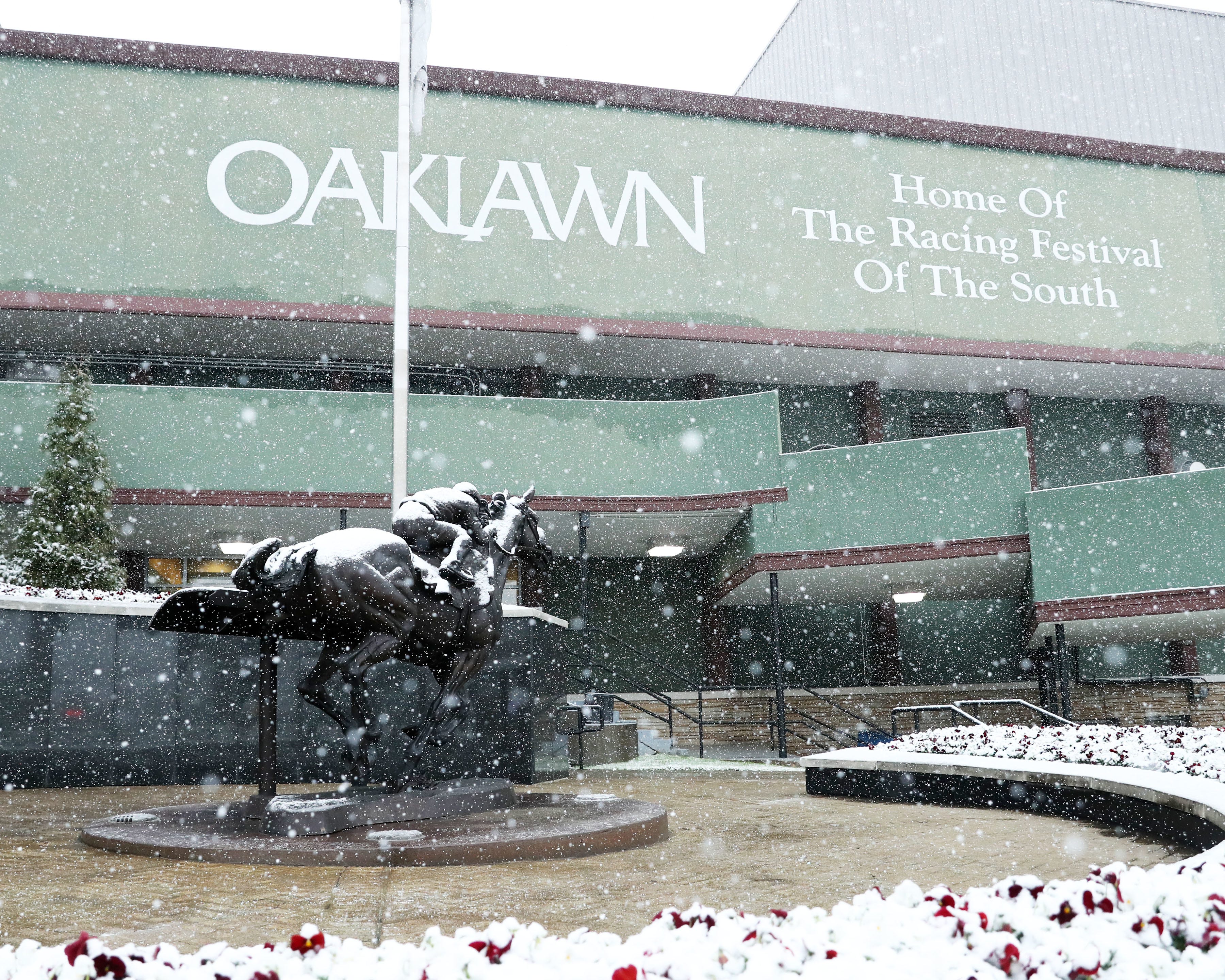 Freezing temperatures forces Oaklawn to cancel Sunday card