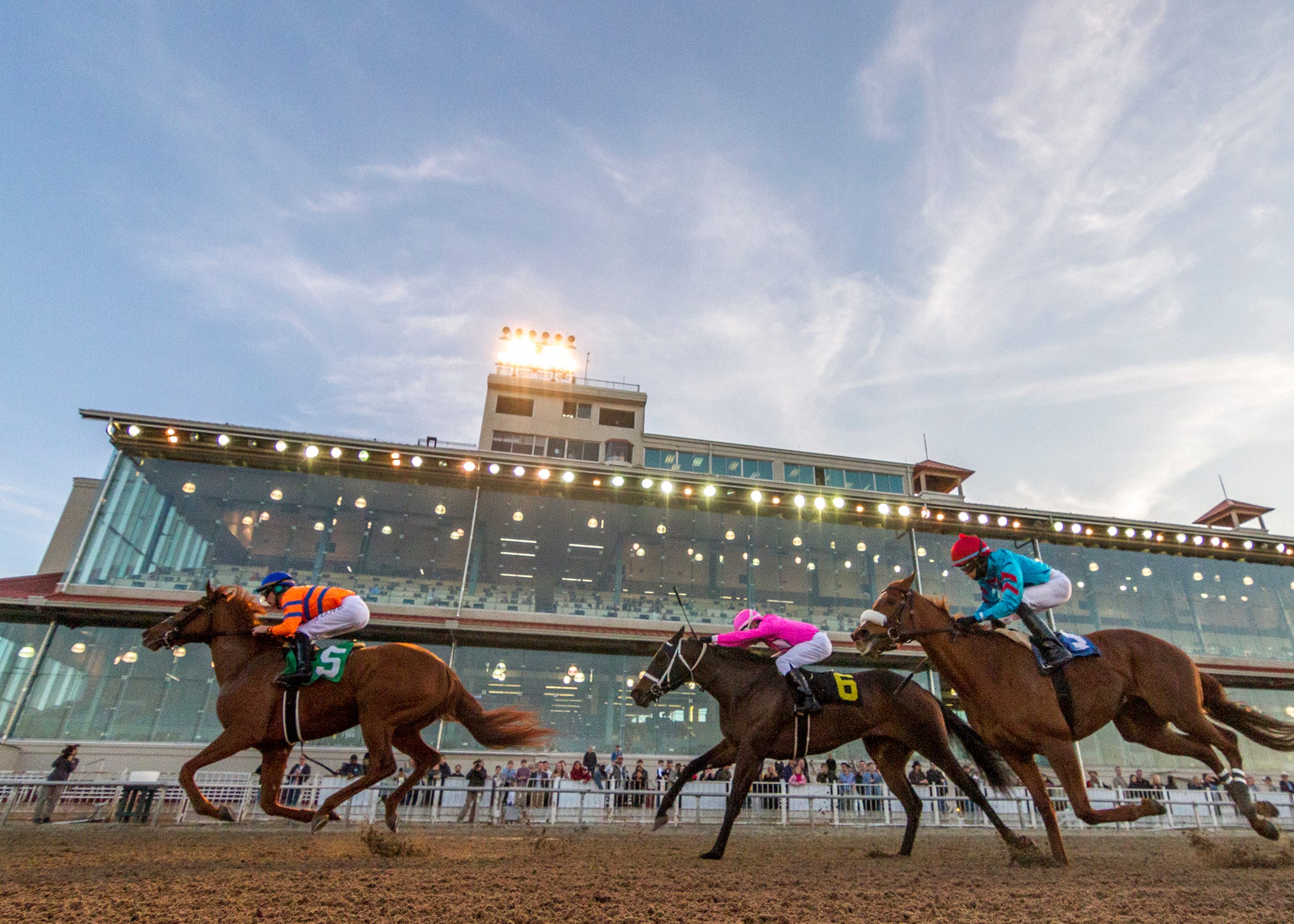 Oeuvre triumphs in Nelson Menard; Ova Charged rolls in Bob Wright