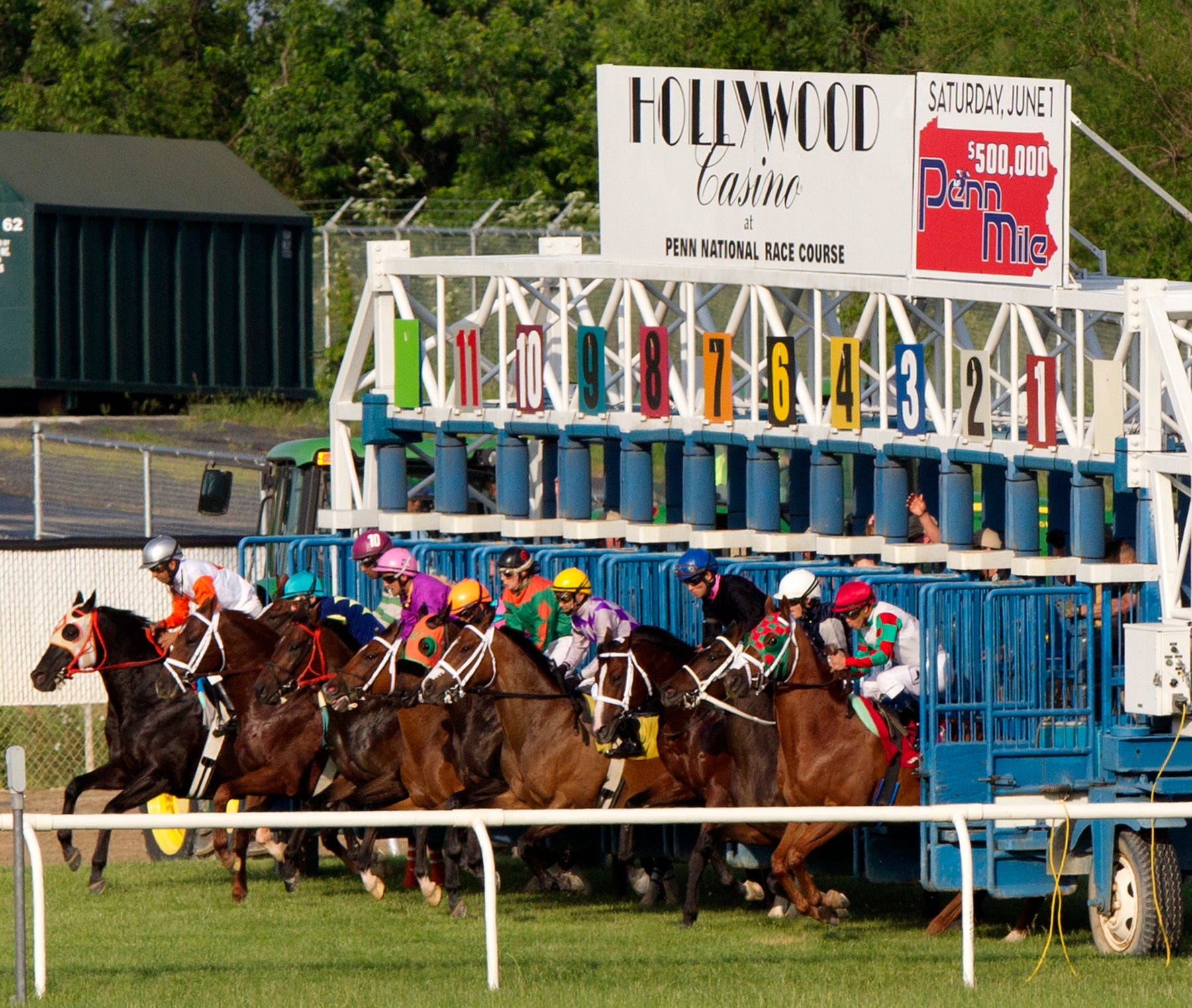 Penn National cuts racing days, boosts purses