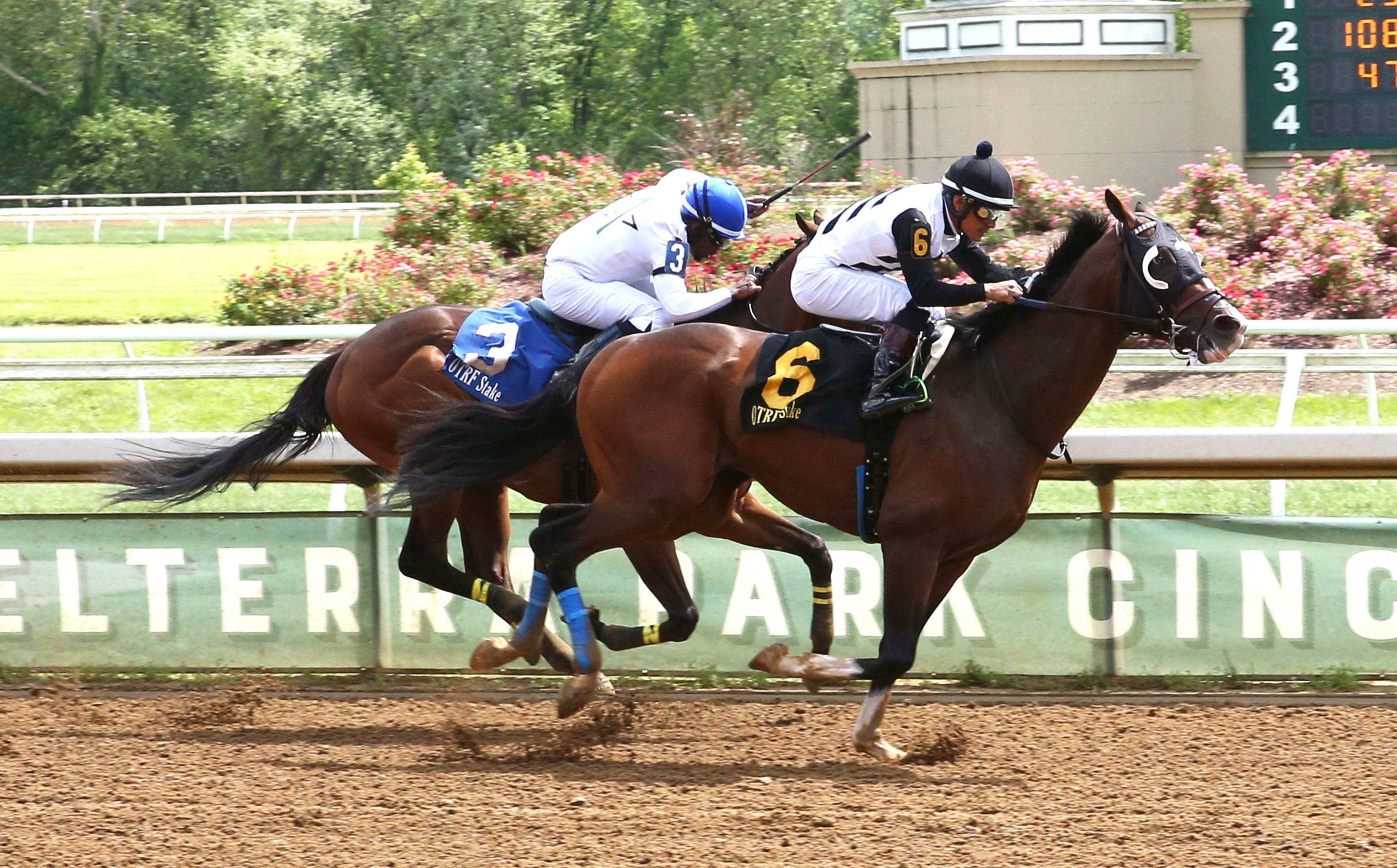 Alwaysintomischief uses three-wide burst on turn to take Daryl E ...