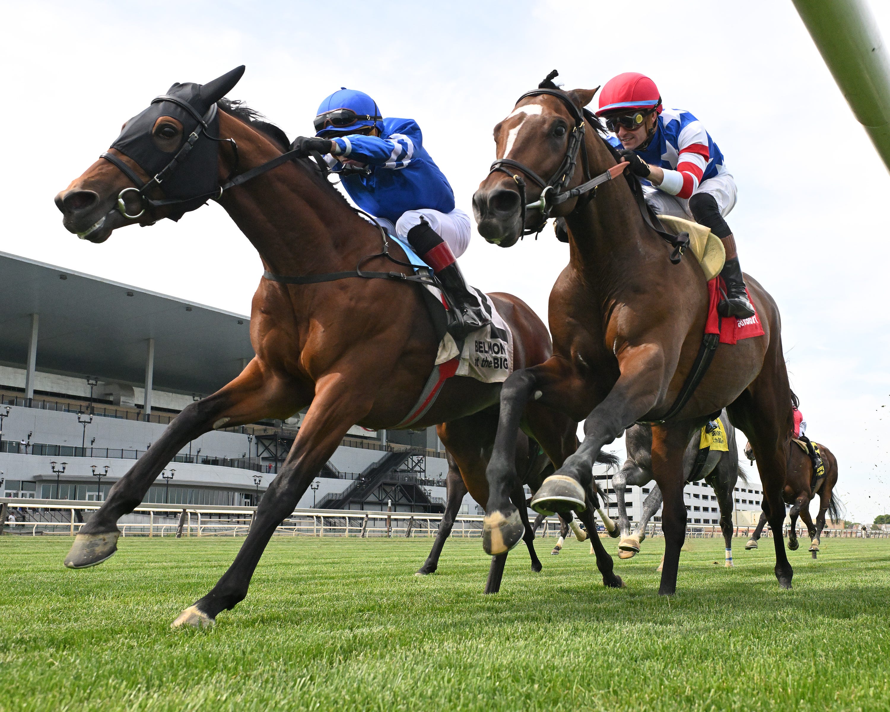 Legend of Time finds room, prevails by a head in Pennine Ridge