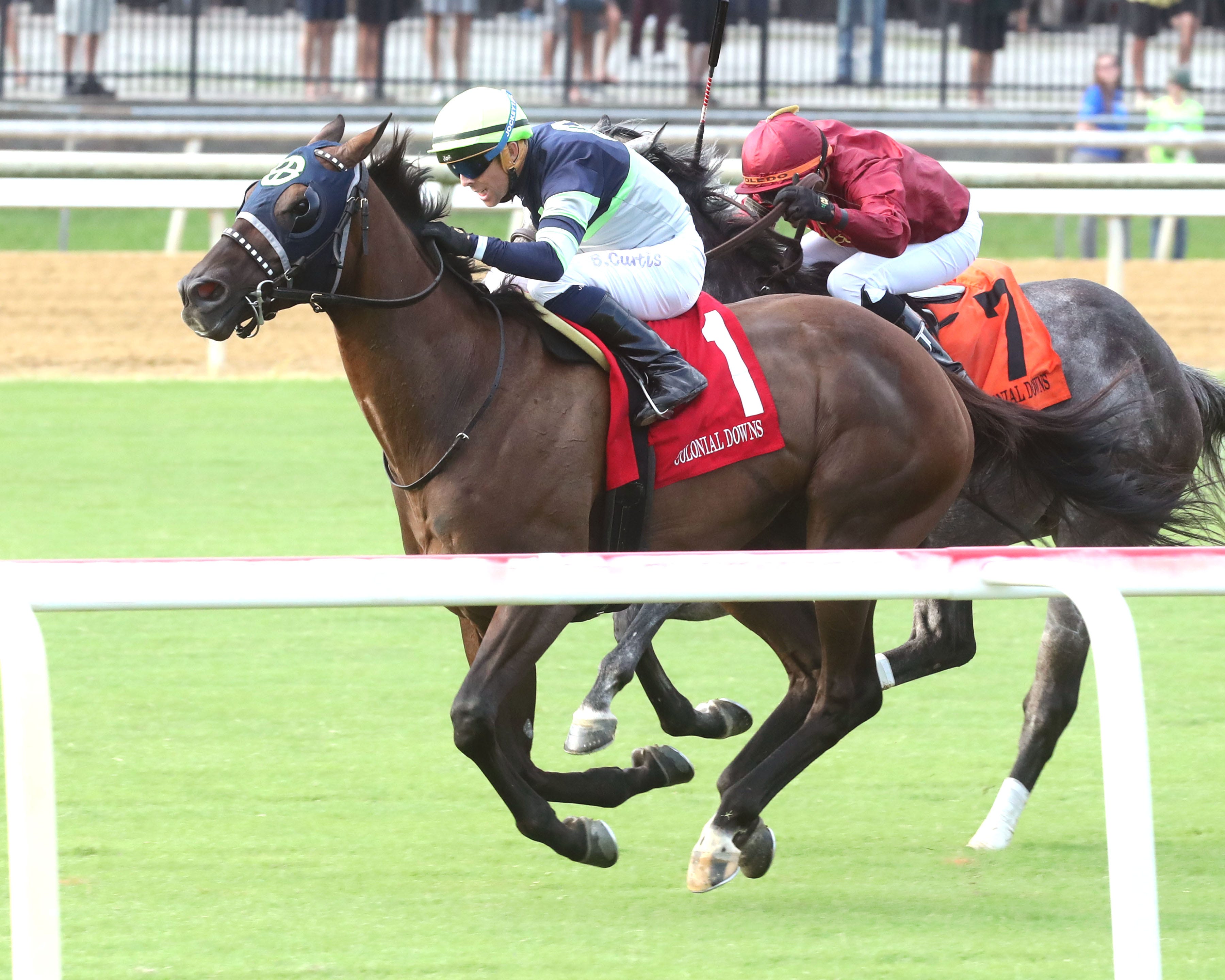 Dream Shake surges late to take Van Clief Stakes