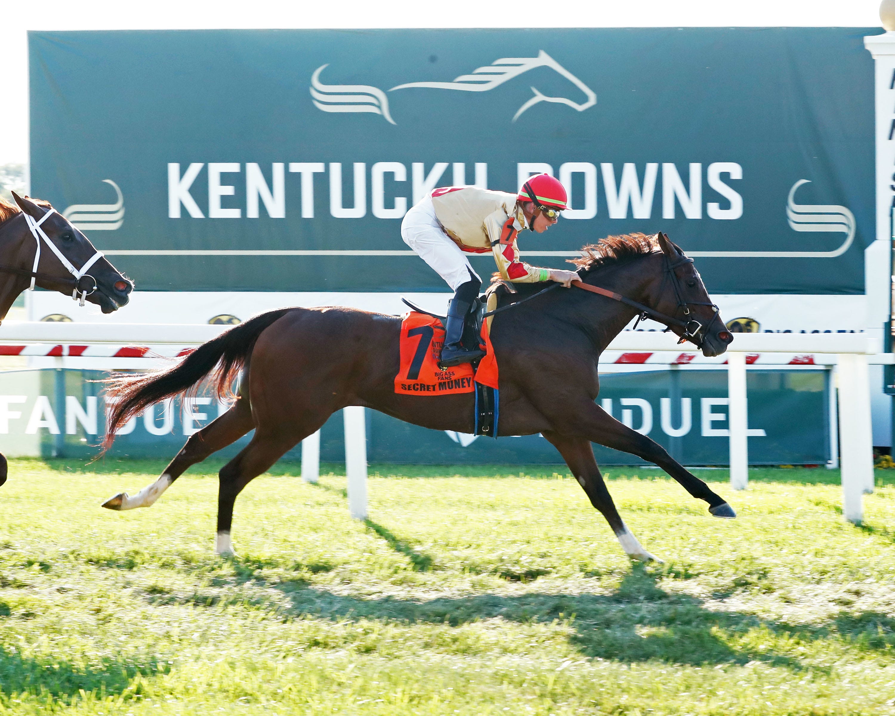 Secret Money gets back to best distance in Ladies Turf Sprint