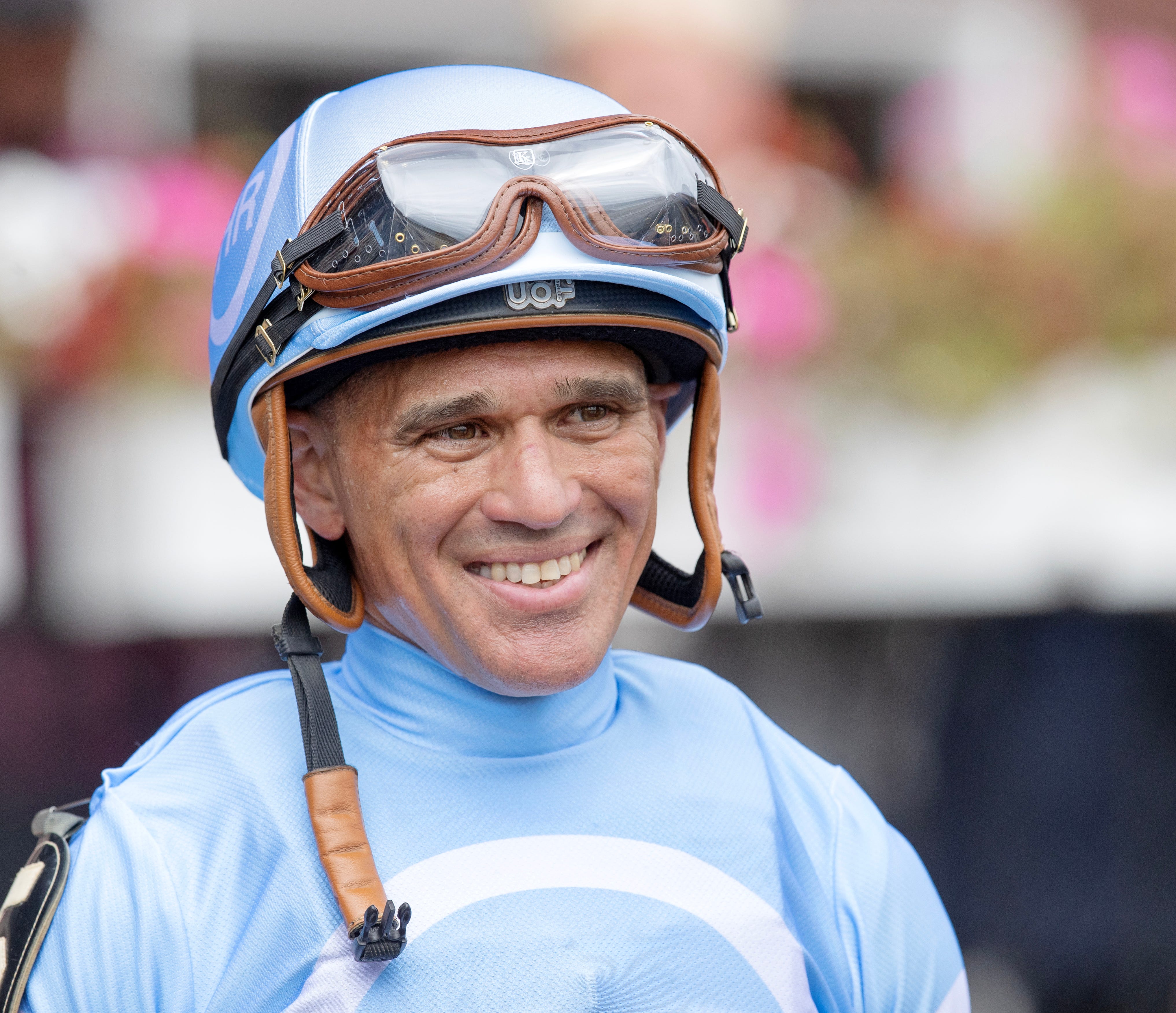 Jockey Javier Castellano delays return to race-riding