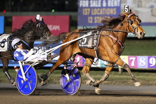 Breeders Crown: Allegiant delivers in 3-Year-Old Filly Trot final