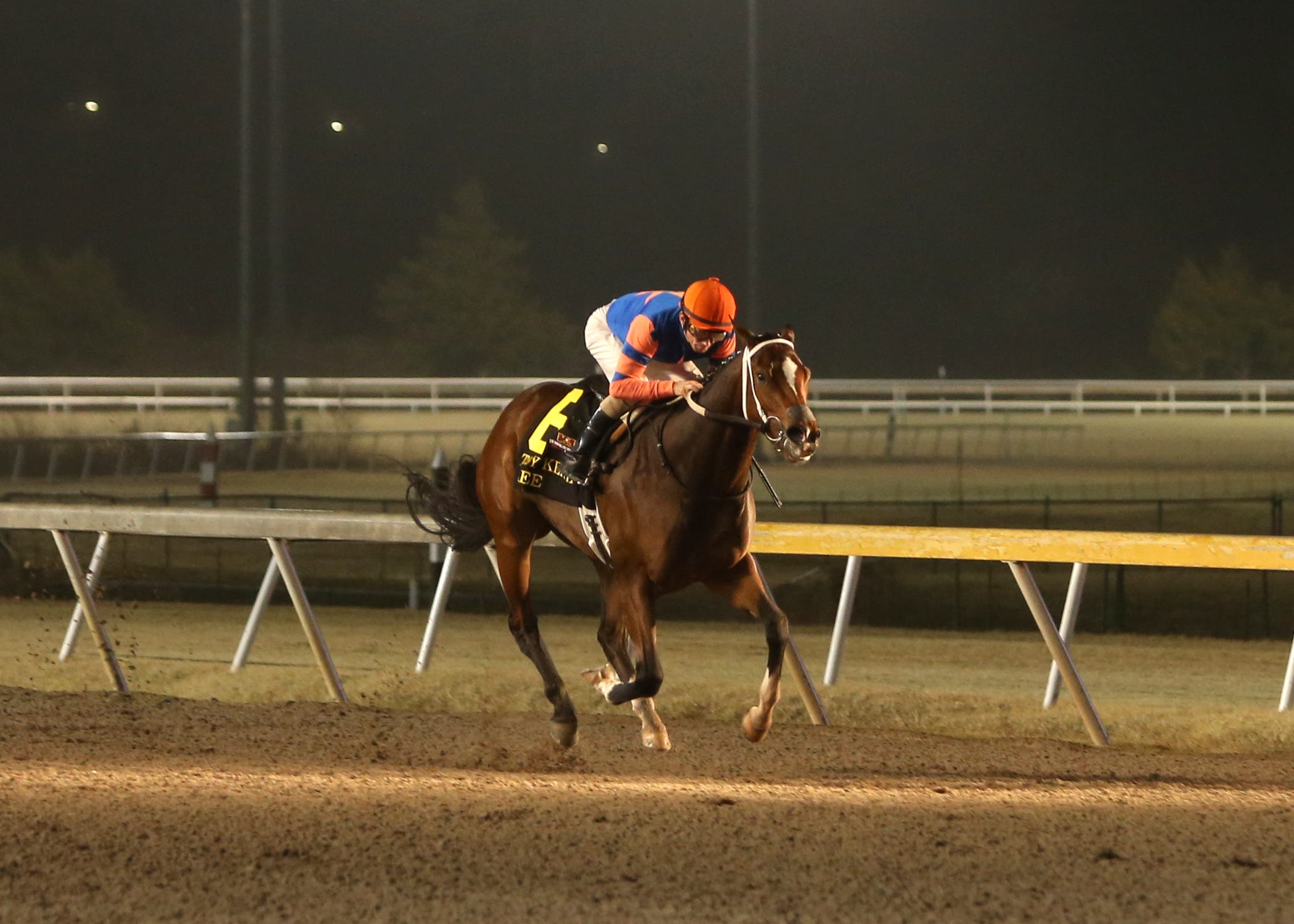 Glee leads Asmussen's two-prong attack in Year's End