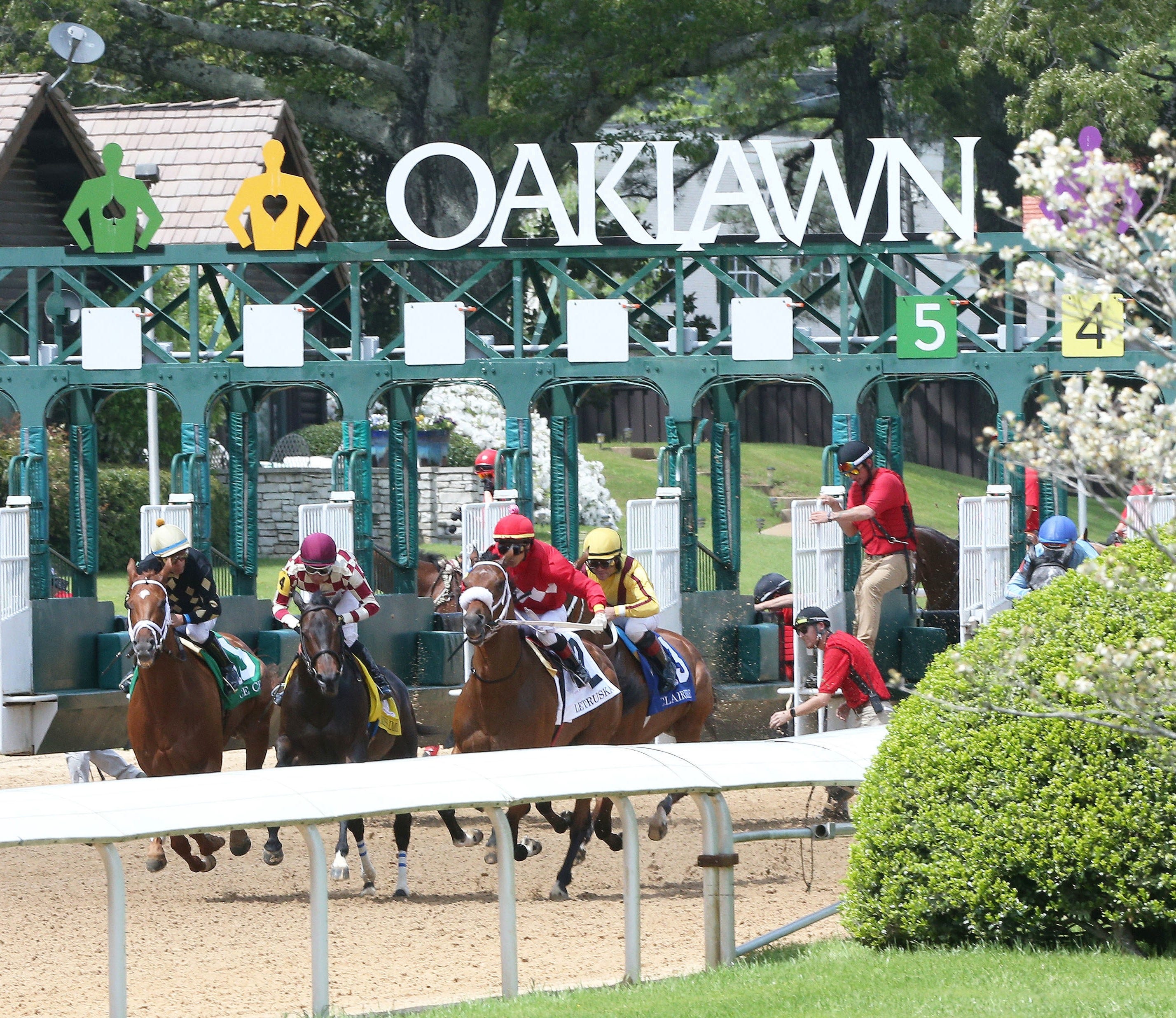 Oaklawn cancels weekend racing due to weather, impending storm