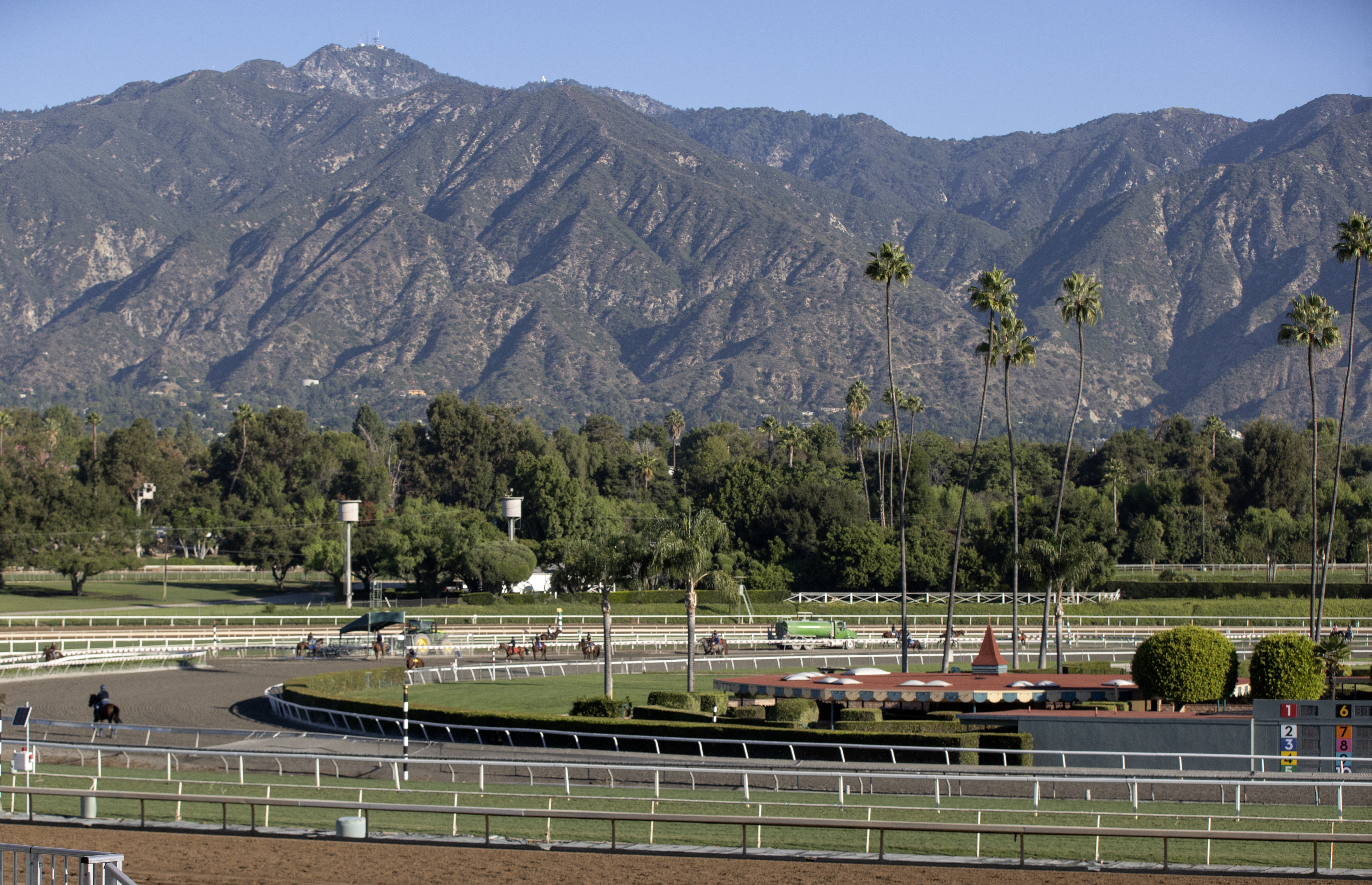 Santa Anita cancels weekend racing as nearby wildfire continues to expand