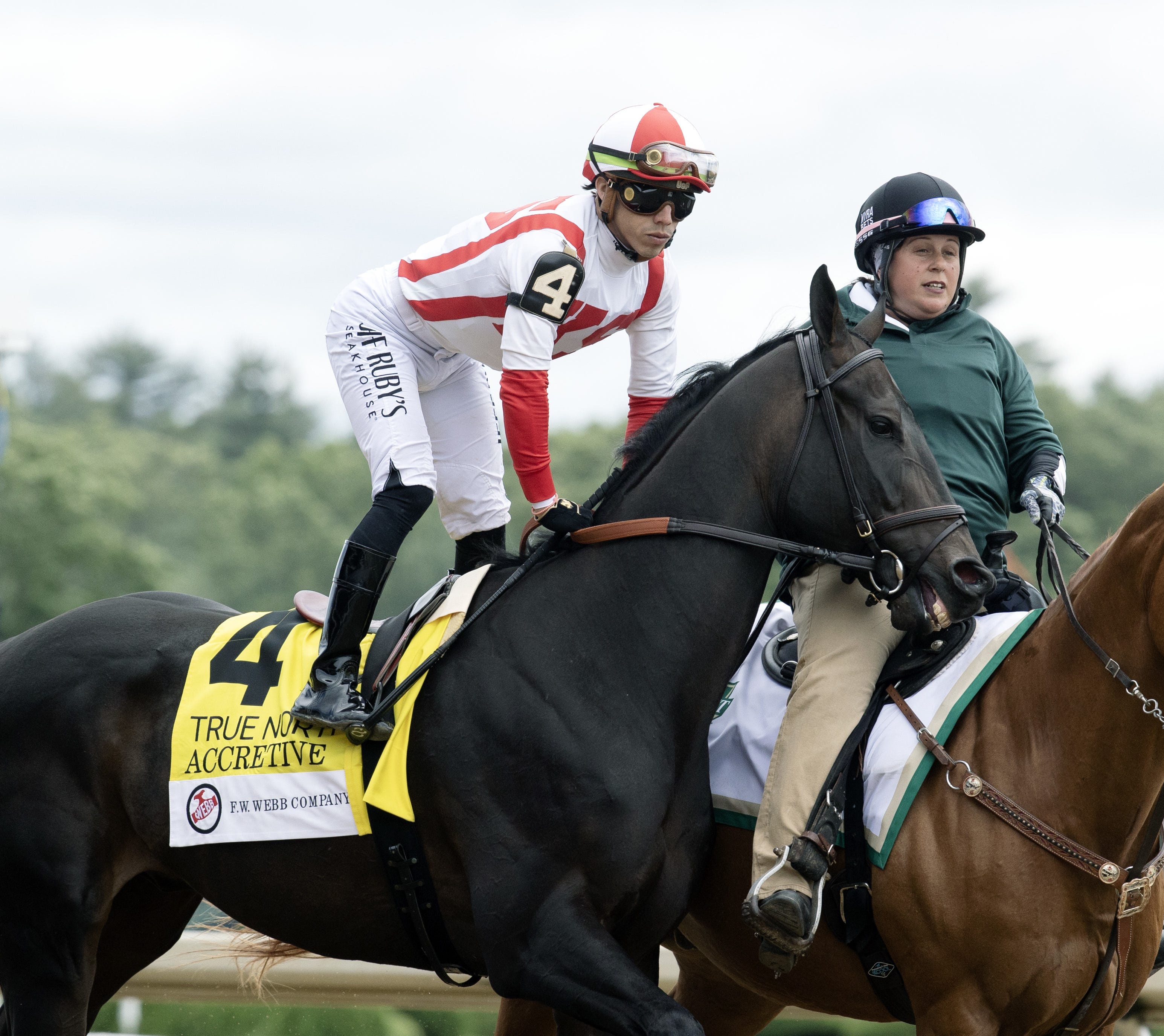 Meet opens with three stakes; Accretive well spotted in Evangeline Mile