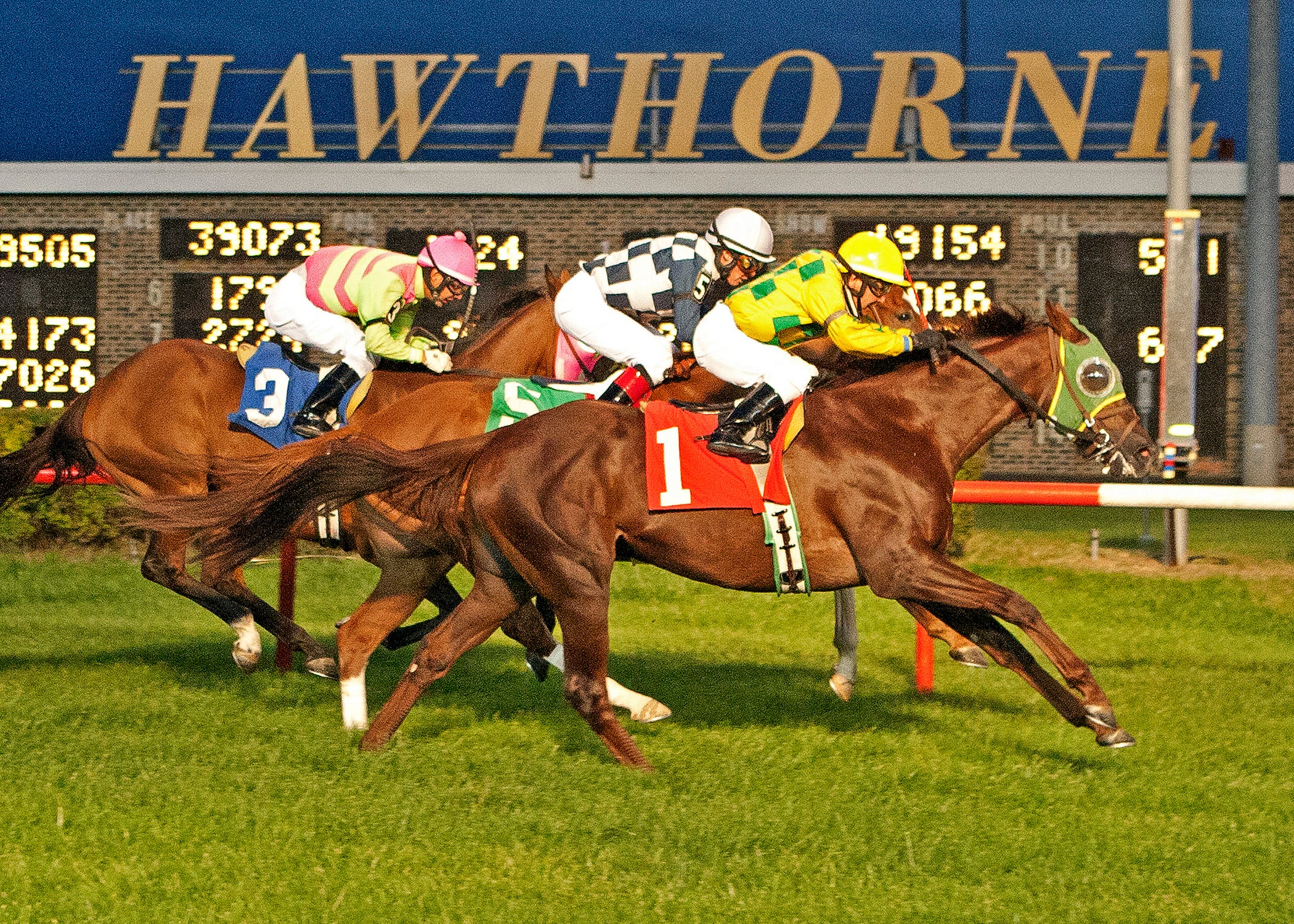 Hawthorne drops plan to add Mondays to racing schedule