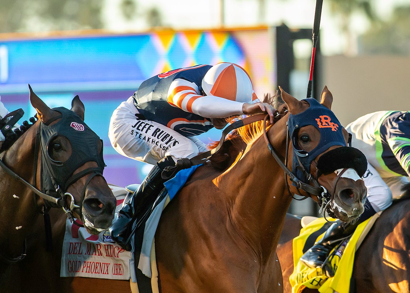 Gold Phoenix notches 4th consecutive Del Mar Handicap
