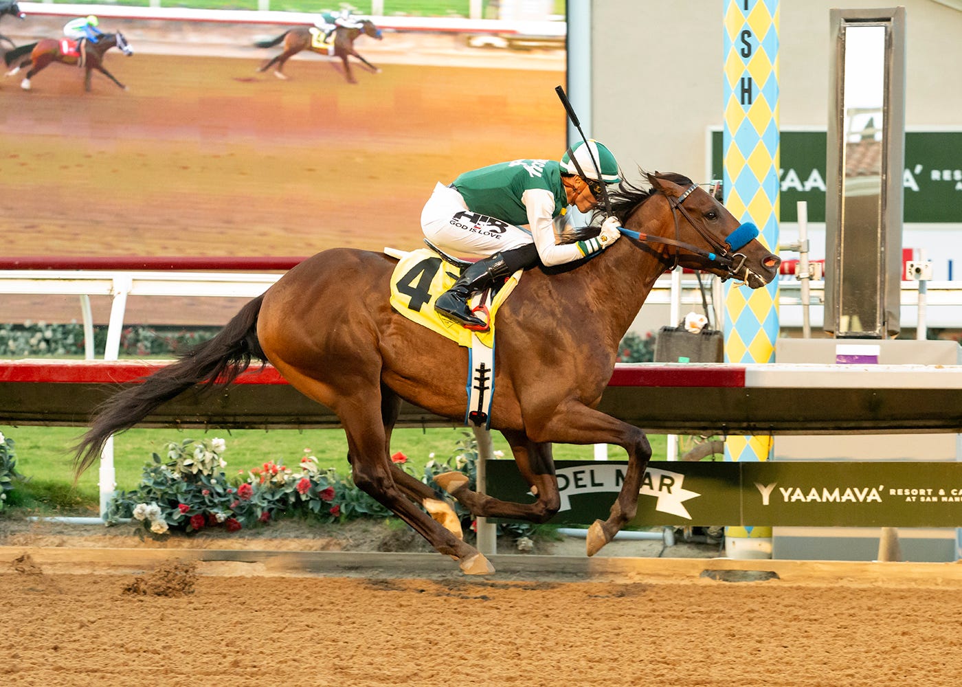 Sammy Davis cruises to victory in Graduation Stakes