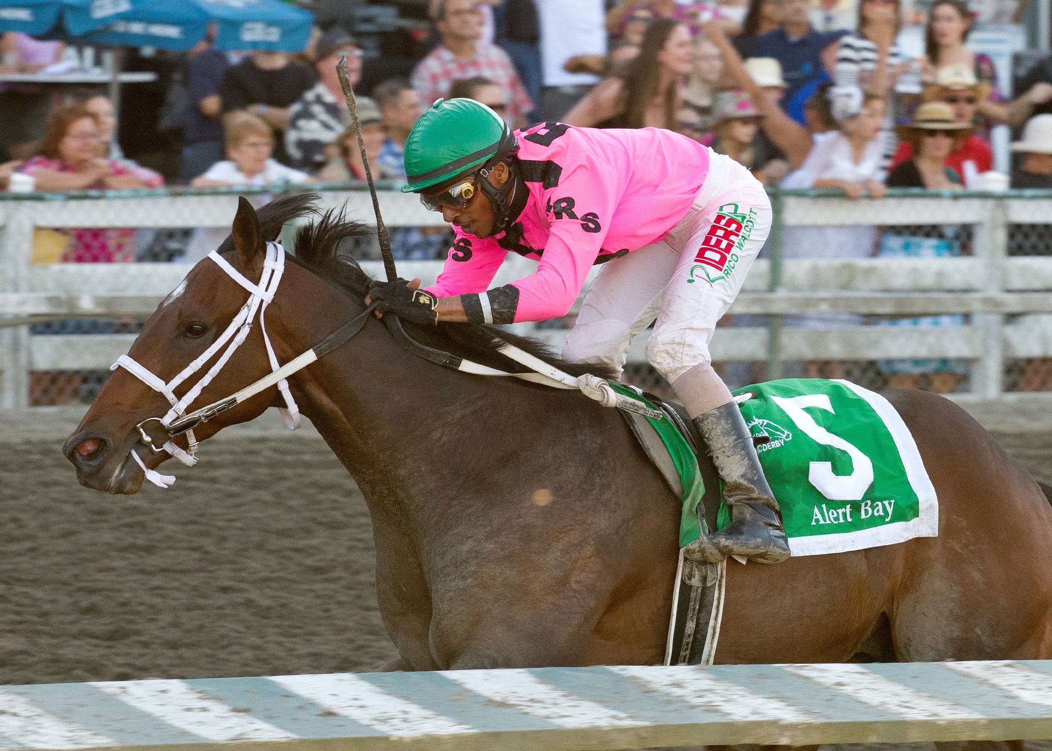 Alert Bay connects in British Columbia Derby