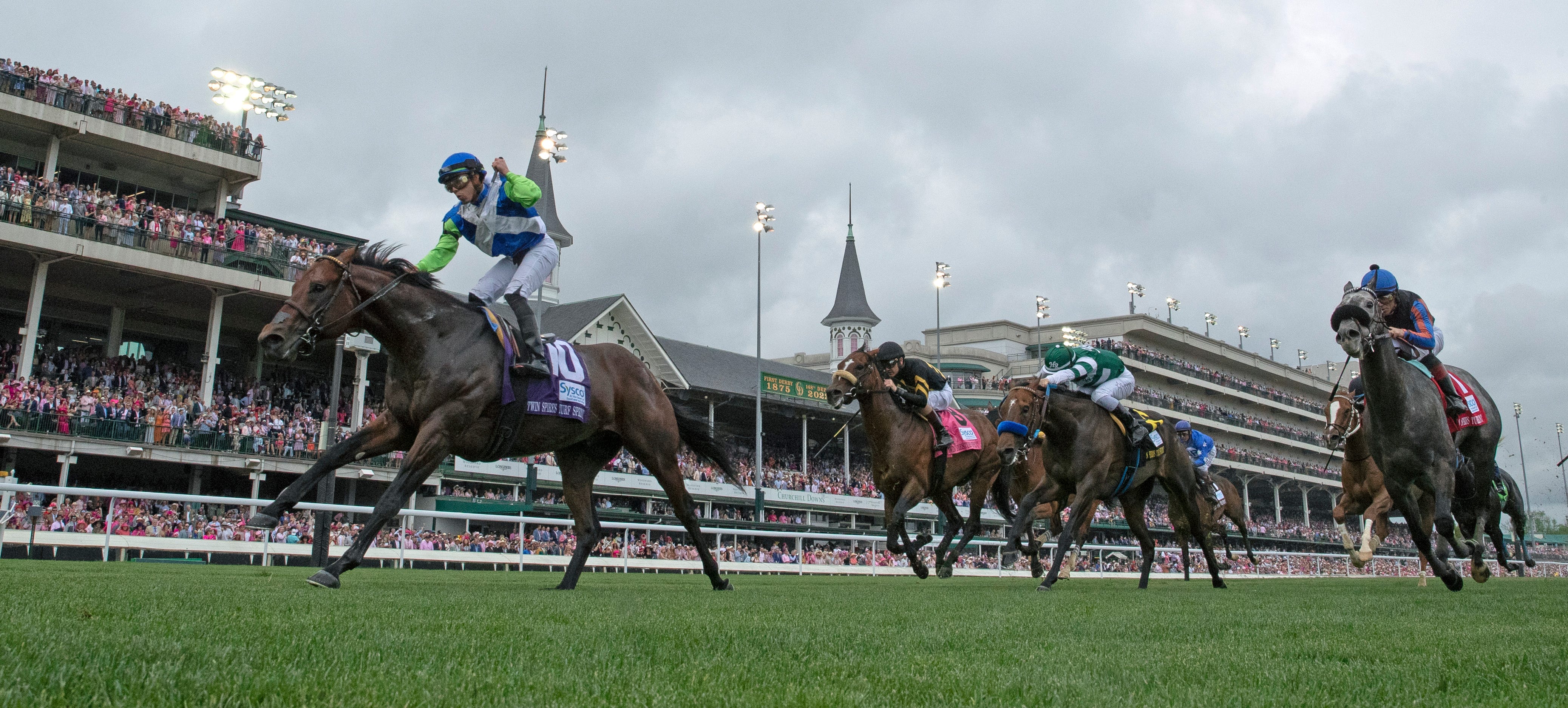 Arrest Me Red scores as favorite in Churchill Turf Sprint