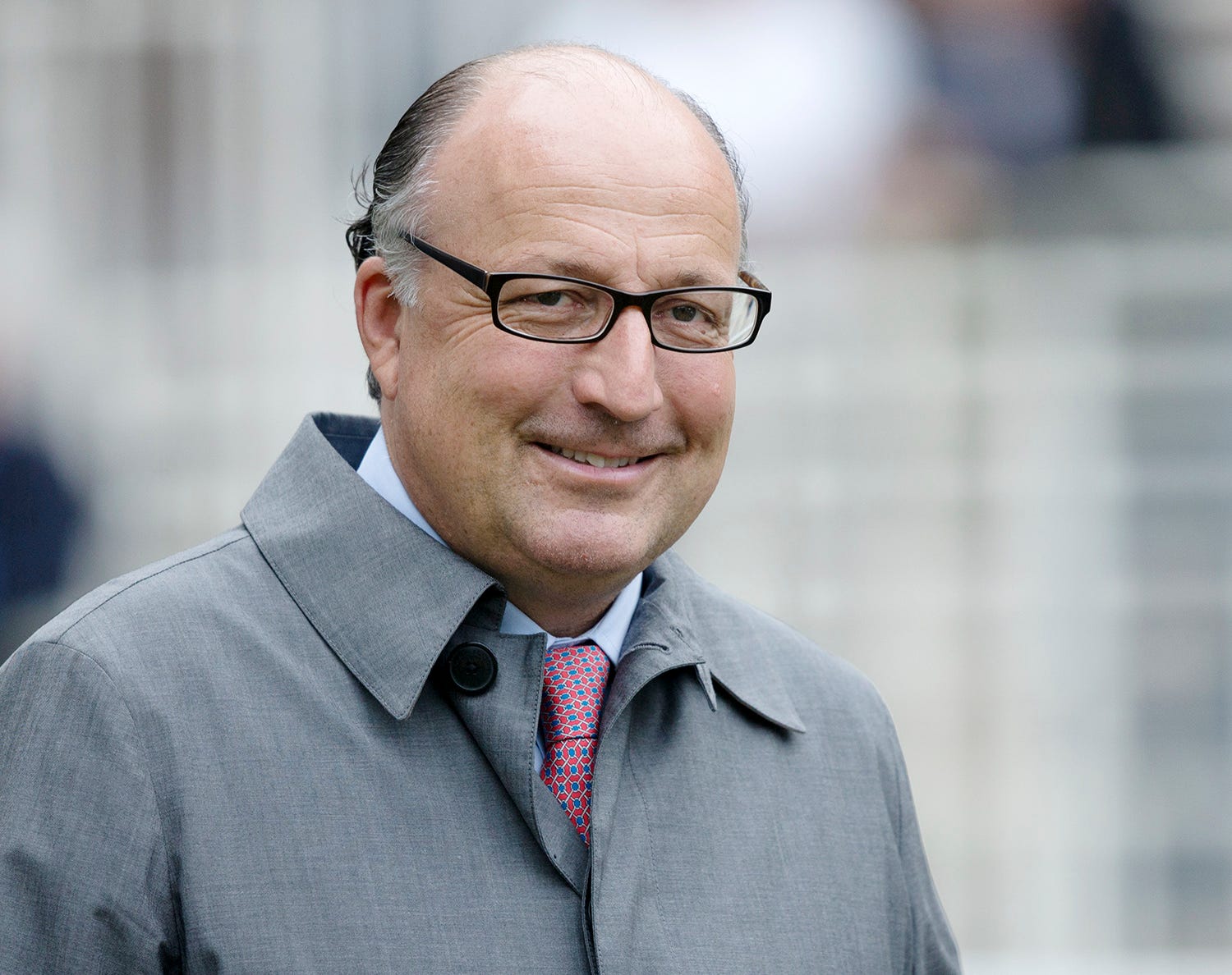 Clement pointing White Flag, Blacktype to stakes