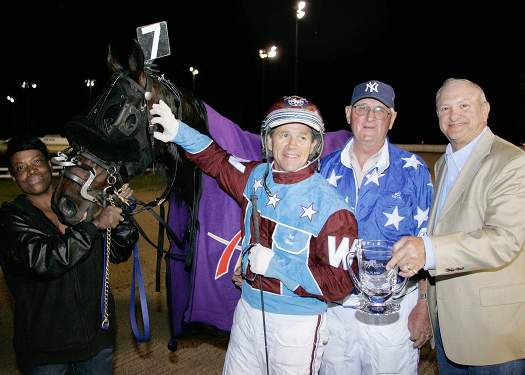Hoosier Park: Bolt The Duer powers to 1:49 3/5 Dan Patch victory