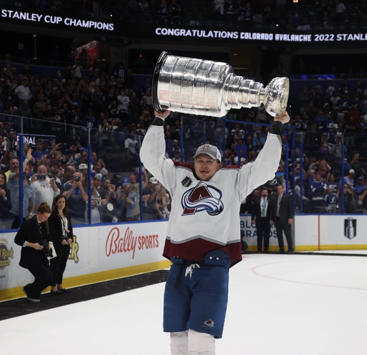 Erik Johnson will enjoy day with Stanley Cup at Del Mar