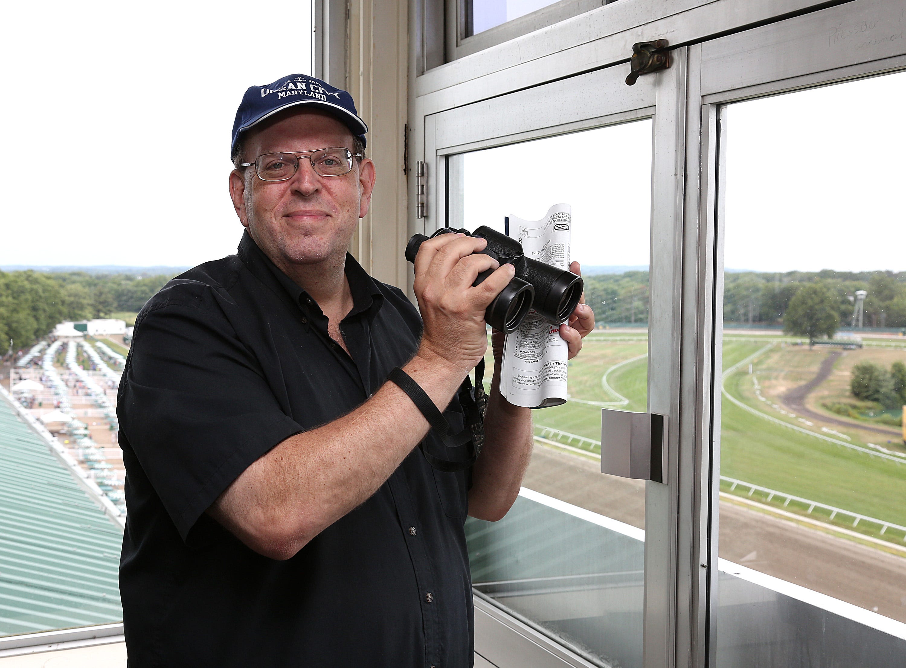 One-of-a-kind announcer Larry Lederman dies at 67