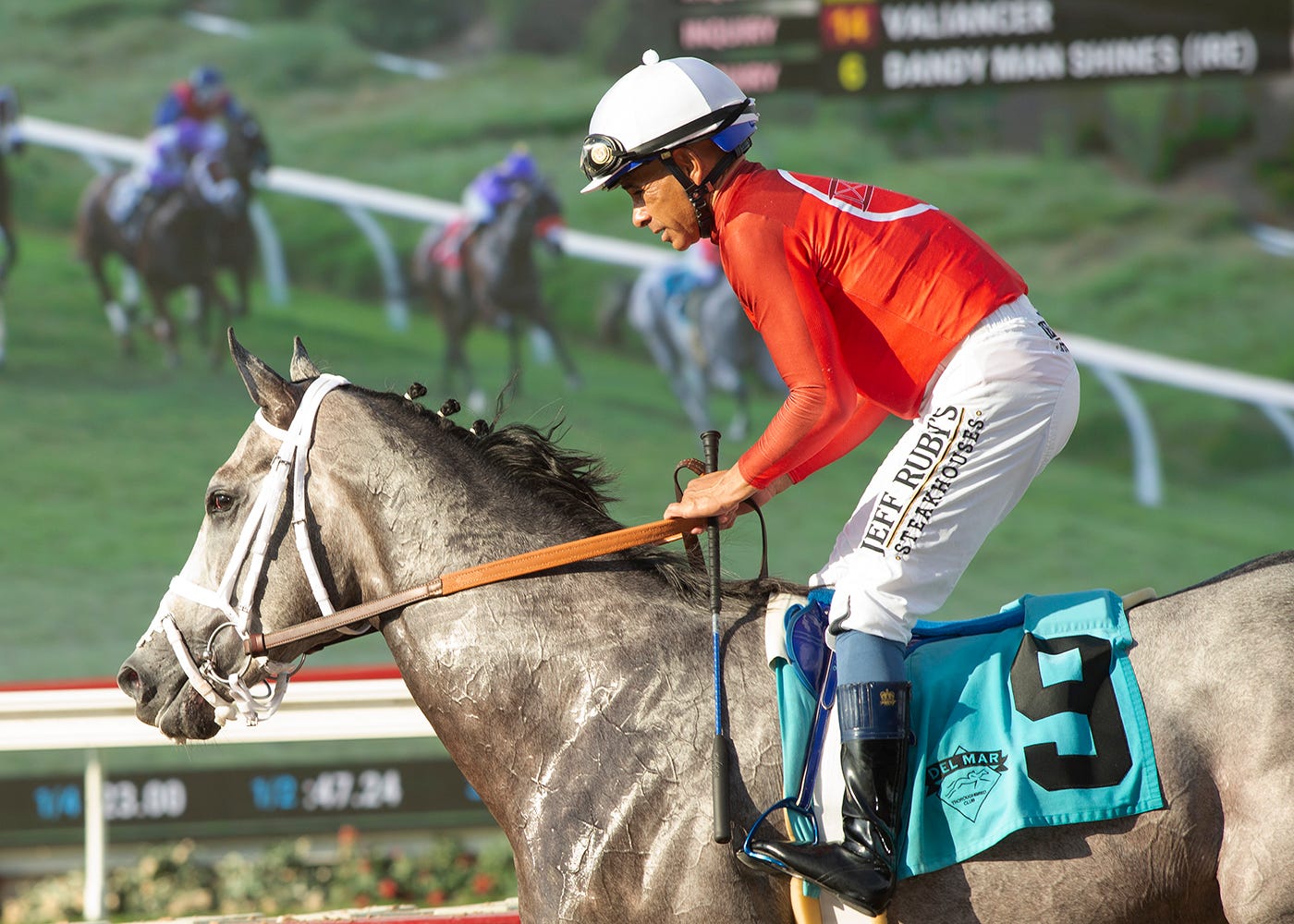 Packs a Wahlop leads Mullins trio in Zuma Beach
